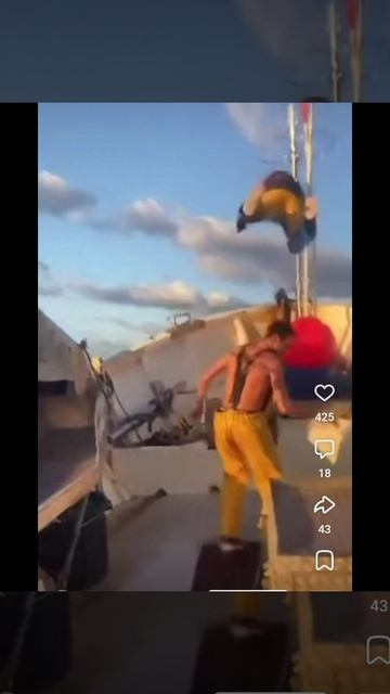 Прыгают на волнах