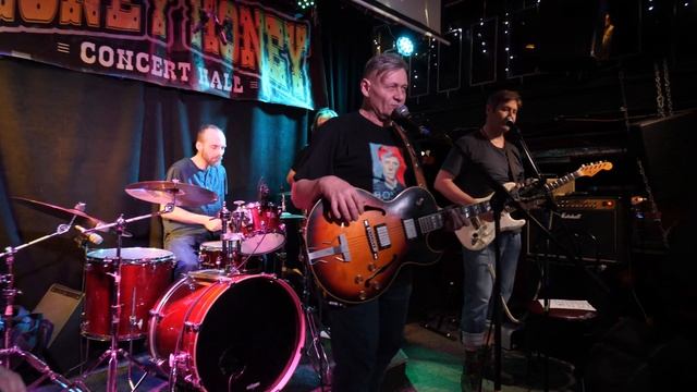 Под Луганском родился. БОТАНИКА