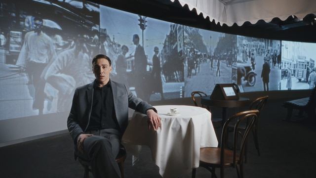 Стихотворение Николая Туроверова «В Кафе»