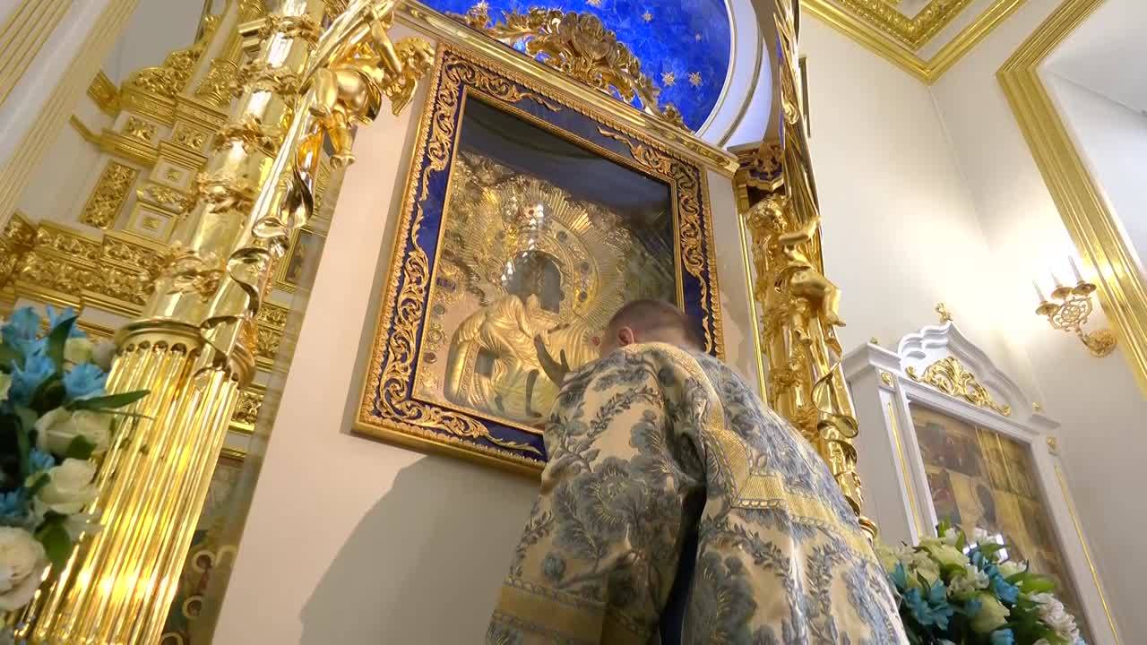 Защищает семьи и избавляет от болезней