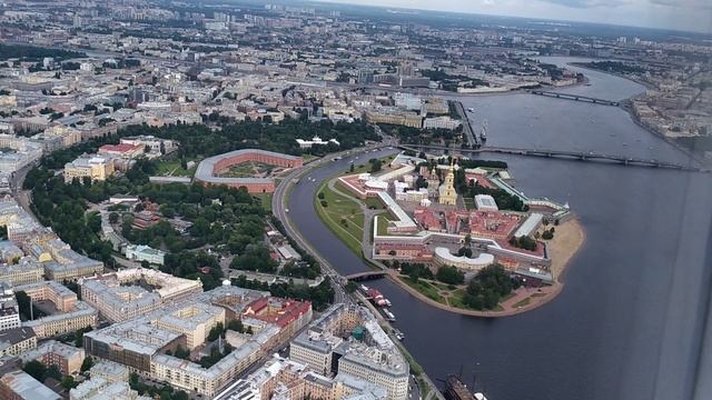 Подлетаю на вертолёте к Петропавловке!
