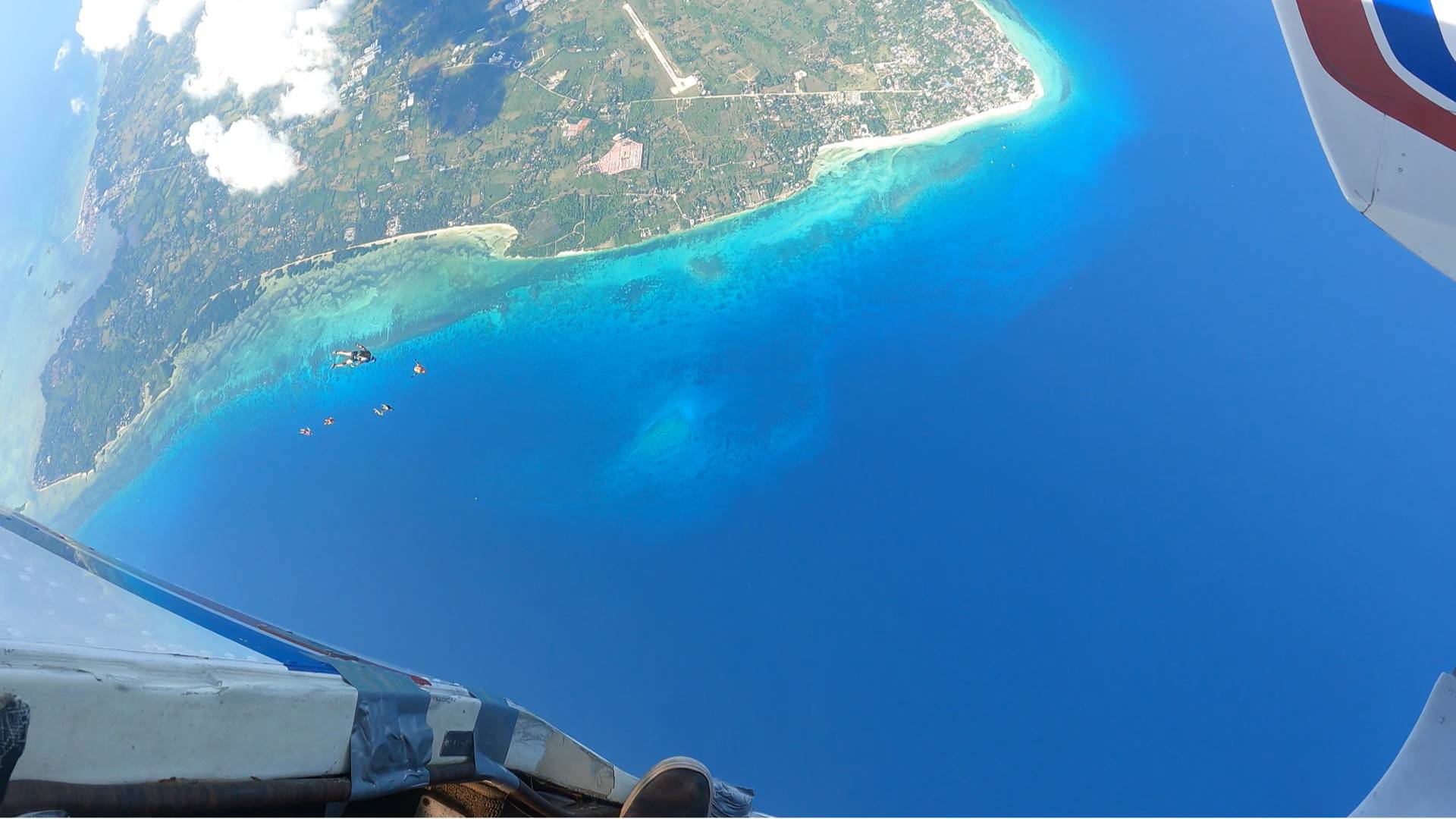 Выброска далеко от острова