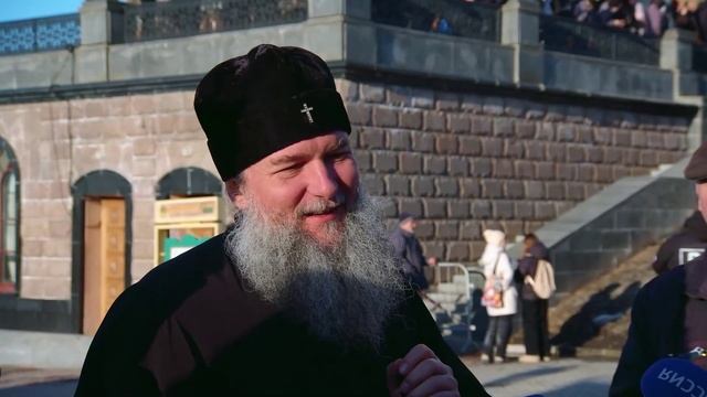 Пресс-подход Владыки Евгения после открытия фотовыставки "За гранью возможного" 25.03.2025