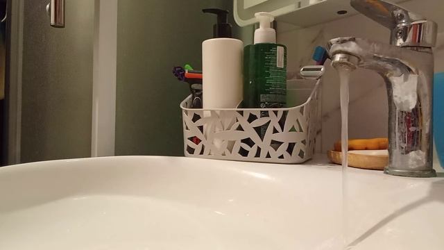 Валера купил бомбочку для ванны