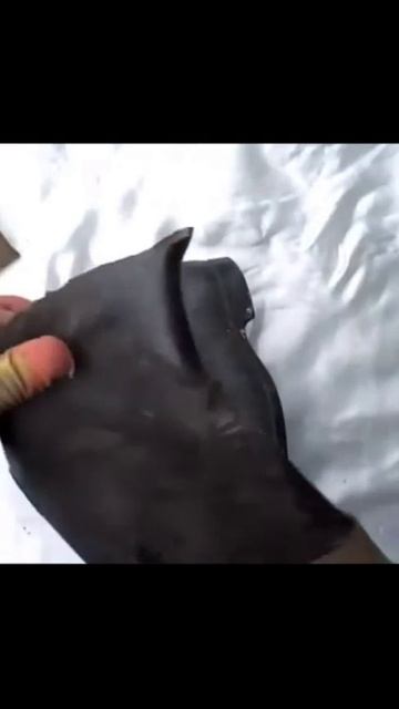 Галоши и тапочки из старых сапог