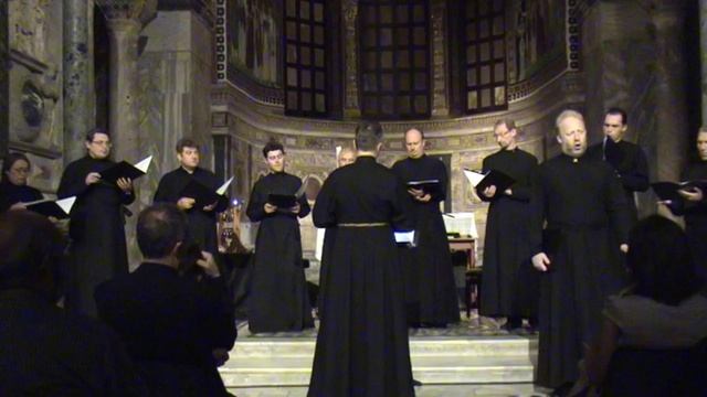 14. Русская народная песня 12 разбойников. Солист Владимир Миллер (Бас-профундо).