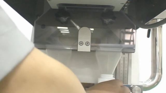 Настольная машина счета и фасовки таблеток/капсул во флаконы модель DMC4 BENCH TOP