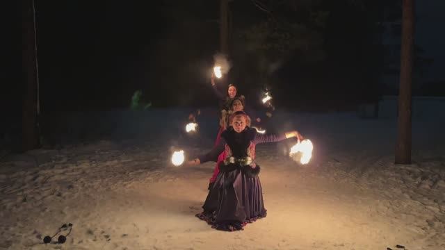 ФАЕР-ШОУ, ТАНЦЫ С ОГНЁМ ЗИМОЙ 🔥 Е. Каменкова и КОЛЛЕКТИВ ТАНЦА "ЭКСПРОМТ" 💃 FIRE SHOW GYPSY DANCE