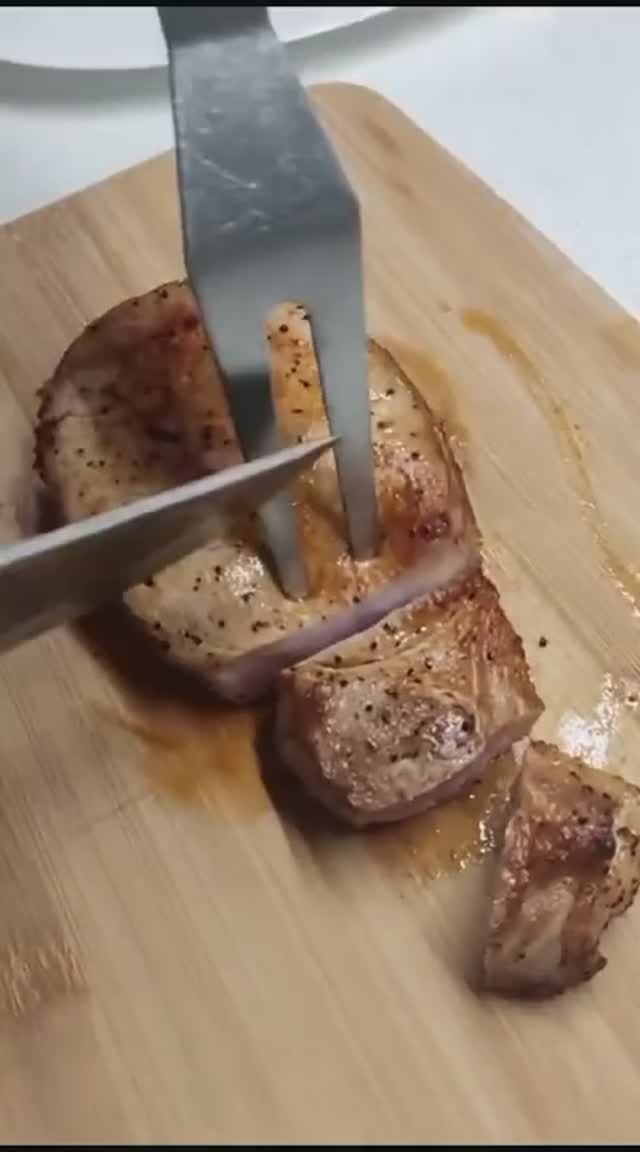 Вкусная ,сочная свинина , эскалоп и антрекот на сковороде , быстро и просто .