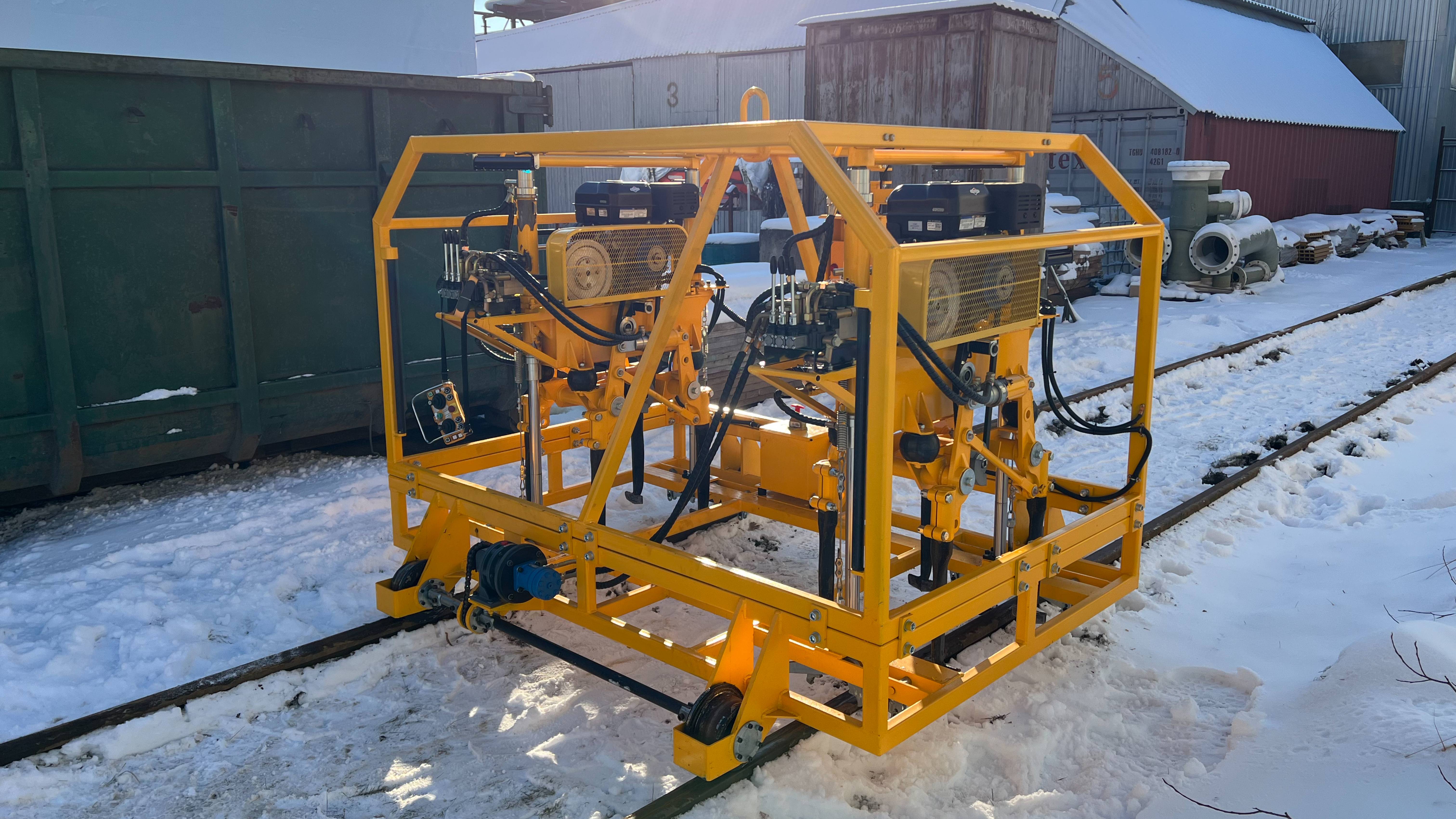 Шпалоподбивочная машина для железнодорожных путей!