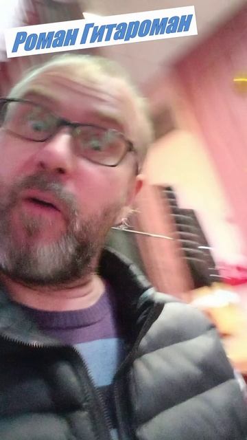 Играют и поют мои ученицы. А я могу похулиганить.