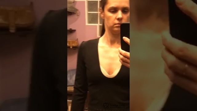 Интересный способ обработки глубокой горловины в обтягивающем лонгсливе - сеткой