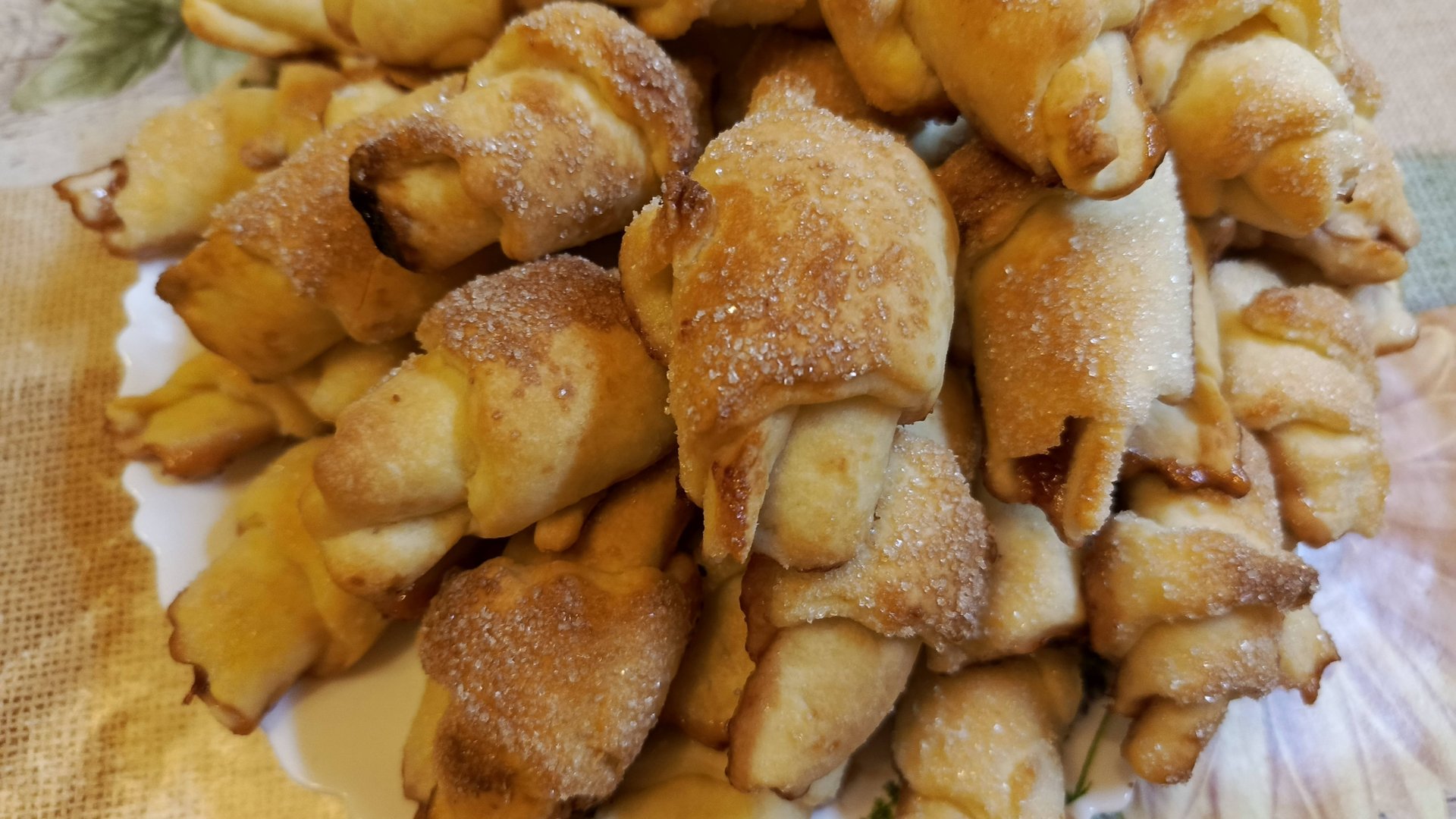 НЕЖНЫЕ РОГАЛИКИ С ДЖЕМОМ