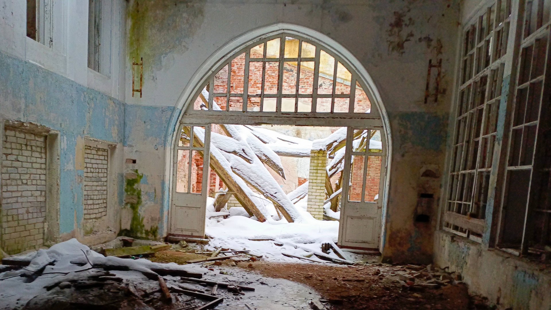 Подземелья замка Фон Гаслера или заброшенная усадьба Сназиных-Тормасовых.