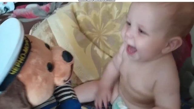 Песик и малыш. Ни кто тебя не любит так как я... Димасик...