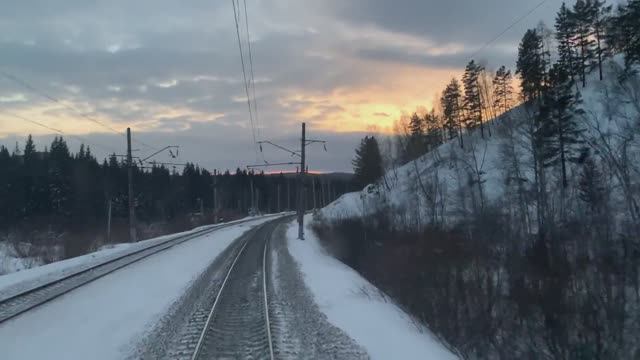Поездка на рабочем поезде "Сорокино - Красноярск" - вид из кабины машиниста