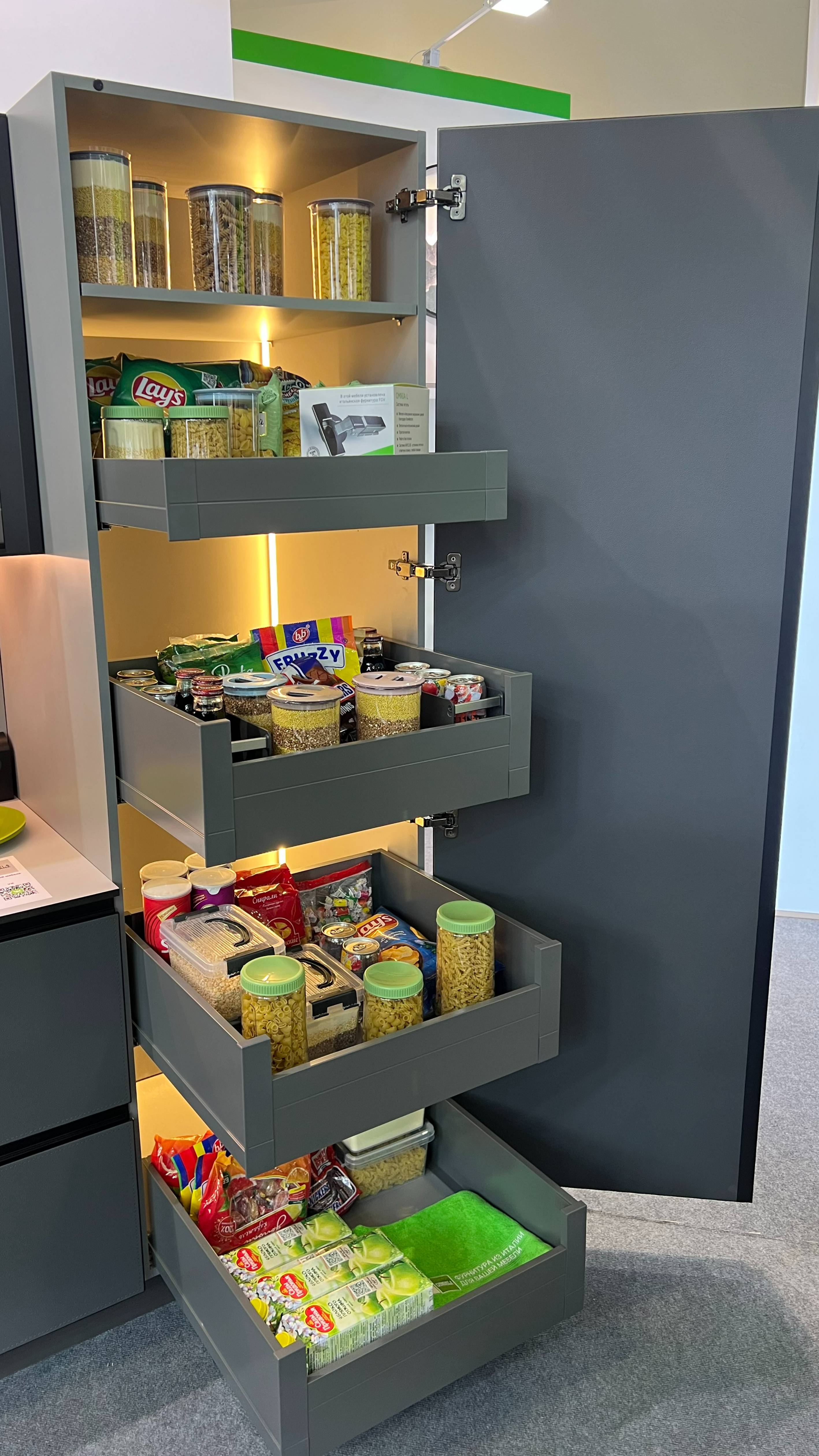 Шкаф-колонна FGV для хранения запасов на кухне