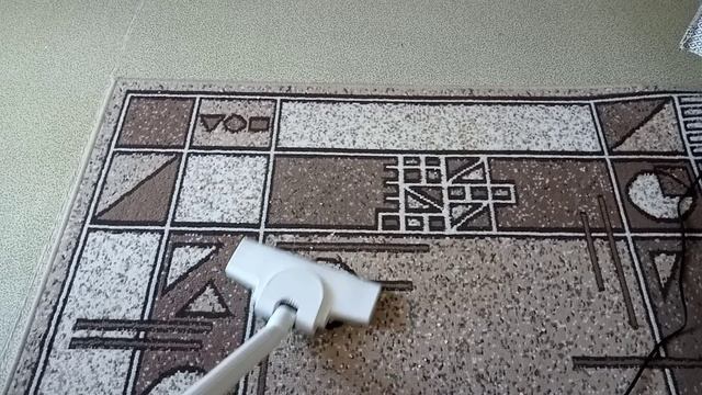 Пылесос Rombica MyClean Era. Уборка овсяных хлопьев с ковра