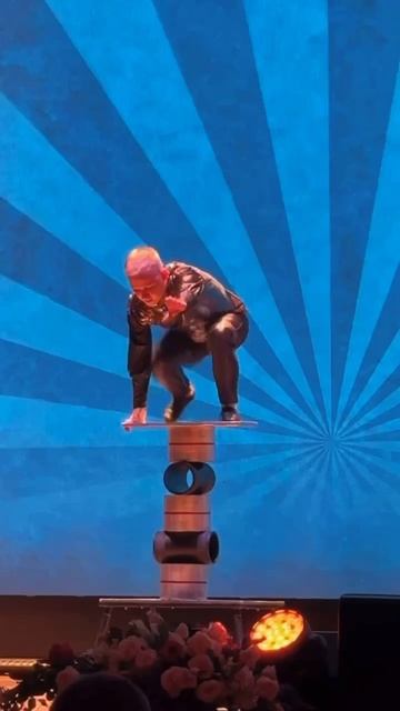 "Весенний комплимент" для наших прекрасных гостей! 🌸✨