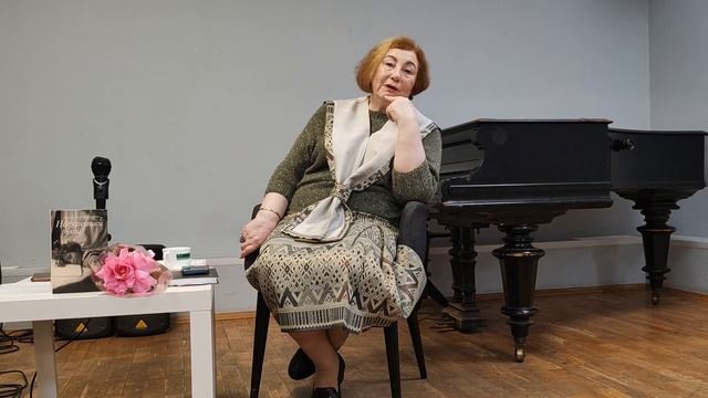 Книжный клуб с Еленой Холмогоровой