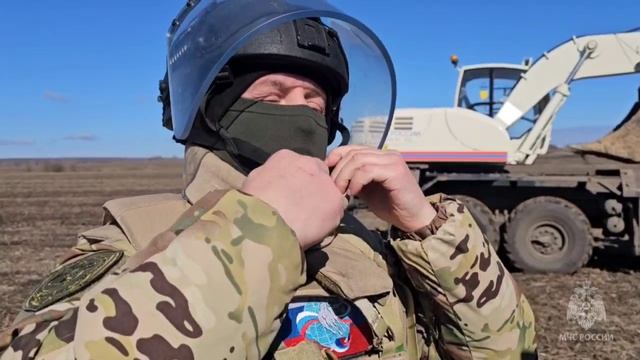 Саперы МЧС России продолжают работы по разминированию в Курской области