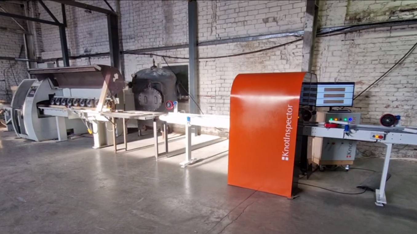 Успешная интеграция сканера KnotInspector с оптимизационным торцовочным станком за два дня
