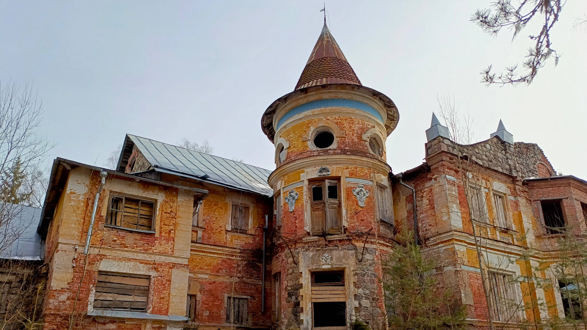 Заброшенная усадьба Заключье архитектора Хренова великолепная старинная усадьба в Тверской области.