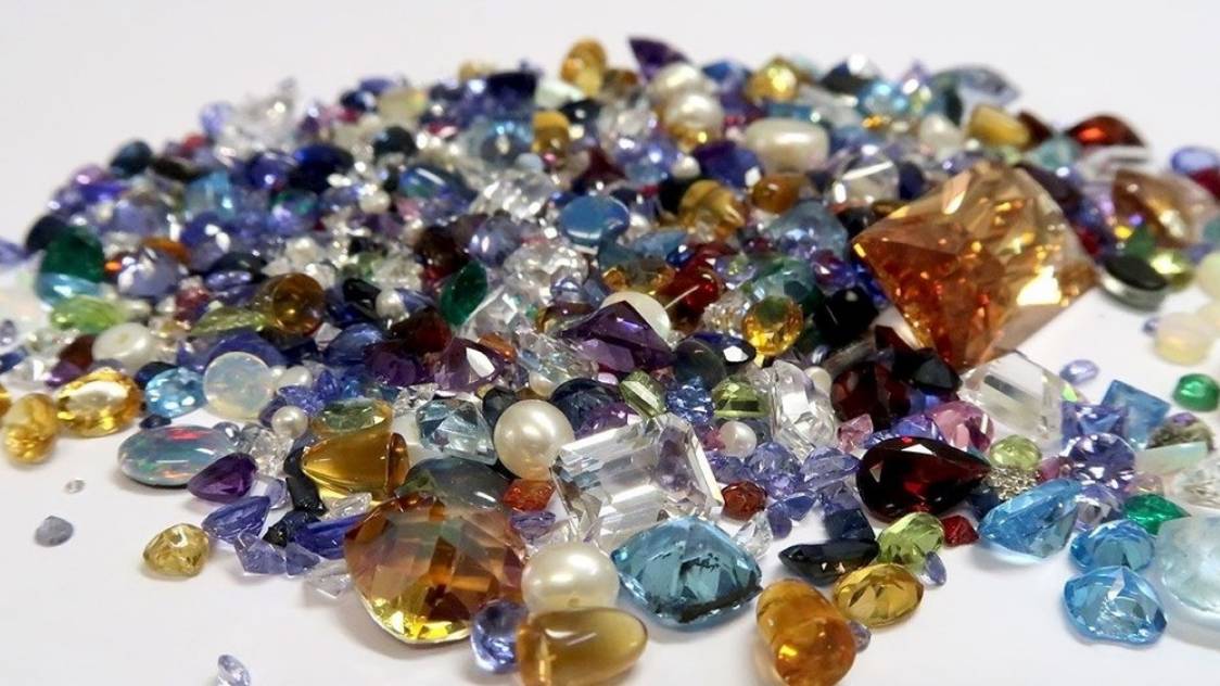 Драгоценные камни , виды камней. Геммолог