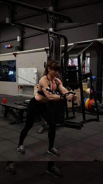 Сведение рук в кроссовере