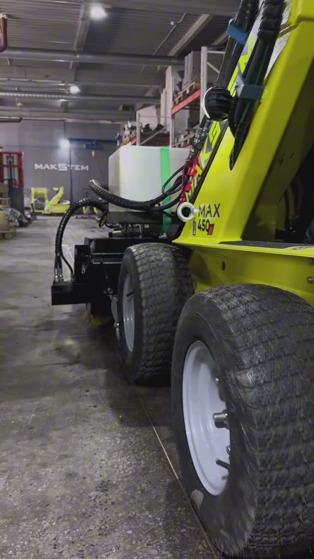 Бункерная щетка ❯ Уборка территории ❯ Мини-погрузчик ❯ Макстем ❯ Новинка ❯ Погрузчик ❯ Уборка ❯ РФ