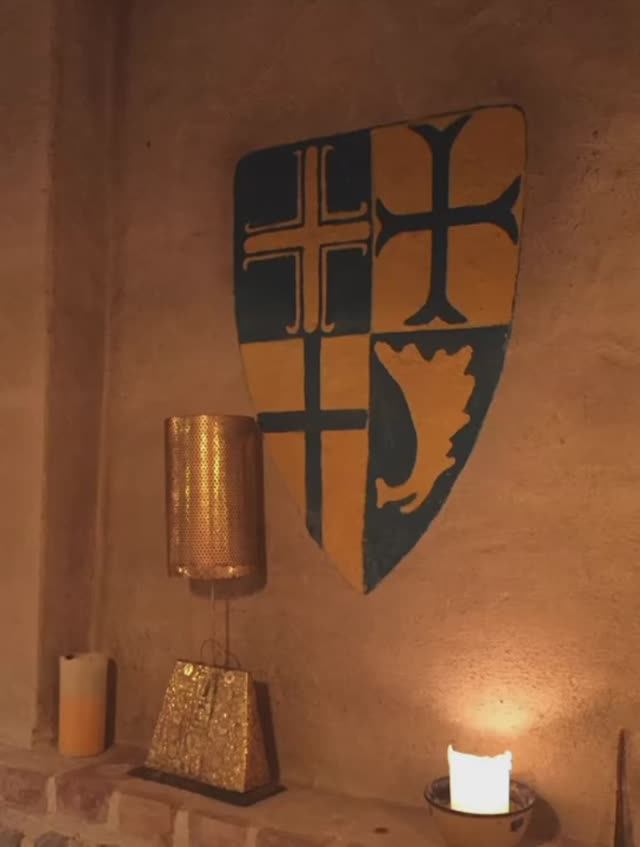 Германия, земля Бранденбург, местечко Hohenselchow-Groß-Pinnow. Средневековый ресторан. Живая арфа.