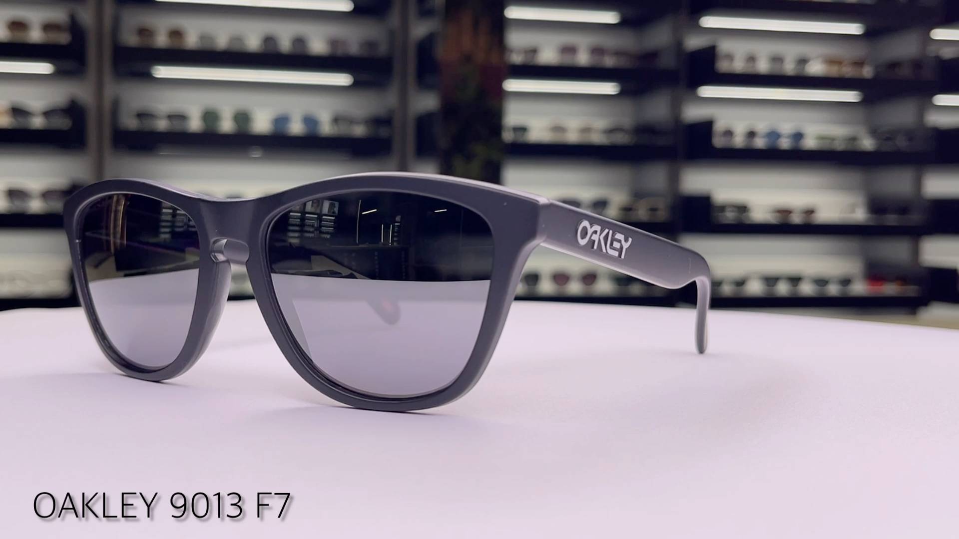 Примерьте модный стиль: спортивные унисекс очки Oakley 9013 F7 уже в СтокОптика