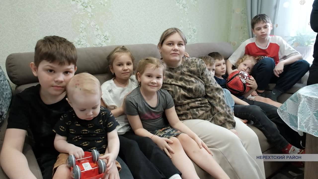 Сергей Ситников познакомился с условиями, в которых живет одна из самых больших семей региона