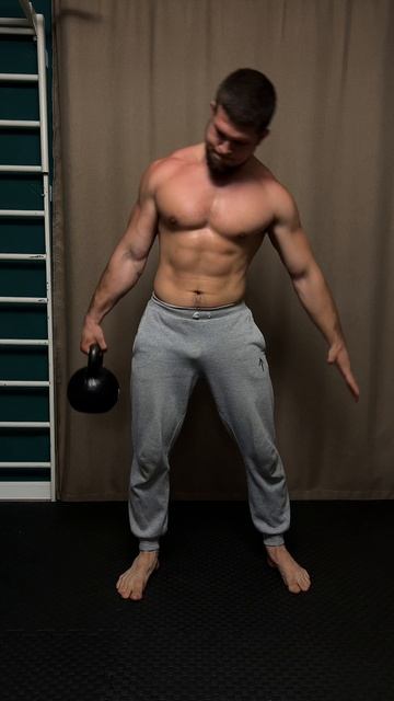 Фронтальные наклоны с гирей, гиря сбоку на весу  (Гиря не касается ноги)