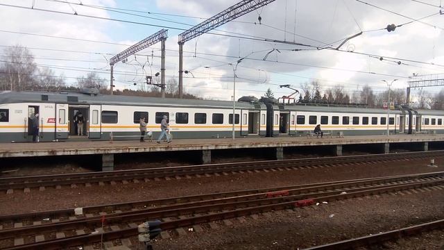 Электровоз ВЛ11-686Б с грузовым составом и Электропоезд ЭП2Д 0030 ЦППК станция Чехов