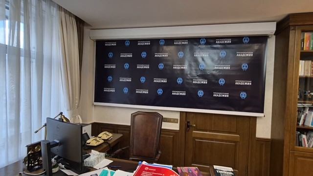 Бренд-волл с электроприводом в РАНХиГС