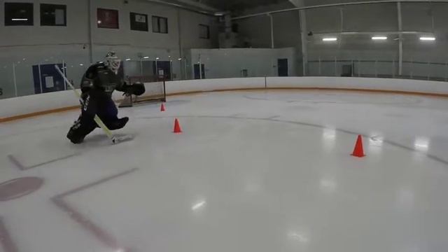 Слалом вратаря на коньках