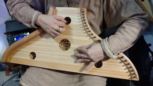 Псалтеривидные гусли или Псалтериум по мотивам средневековых картин.