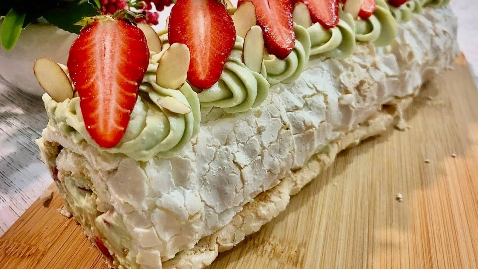 Как приготовить нежнейший и воздушный МЕРЕНГОВЫЙ РУЛЕТ. Рецепт прямиком из Франции