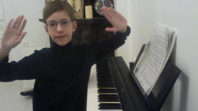 Мелодия из песни "Мама".