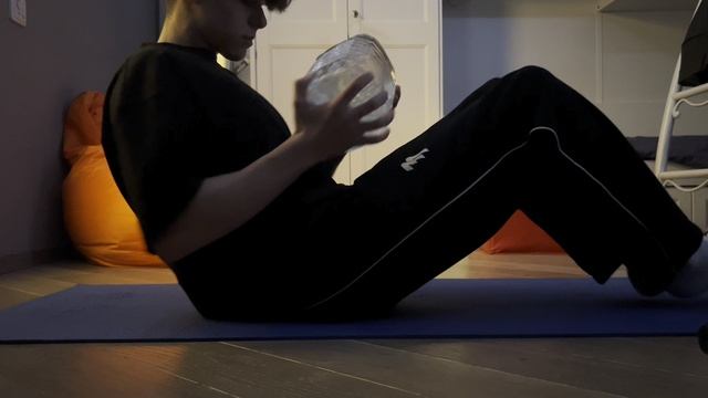 Без инвентаря, с физ. подготовкой. Боковые скручивания