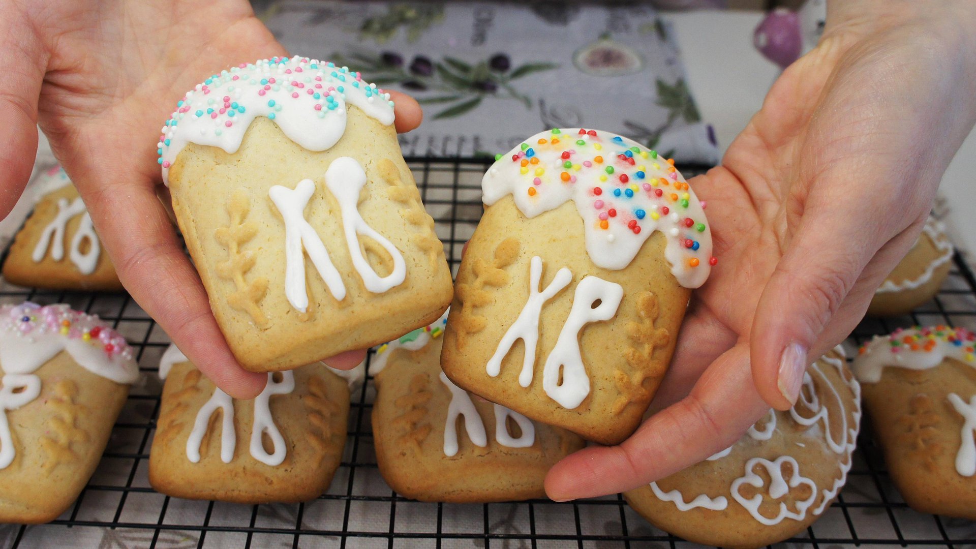 ПОТРЯСАЮЩИЕ ПРЯНИКИ НА ПАСХУ С НАЧИНКОЙ рецепт | КАК УКРАСИТЬ ПРЯНИКИ ГЛАЗУРЬЮ|#топыкатегорий