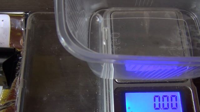 3 я серия. Домашнее виноделие.  ДРОБЛЕНИЕ винограда. ВВОД ДРОЖЖЕЙ и ФЕРМЕНТОВ