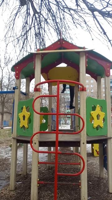 Кто выше залезет челлендж!