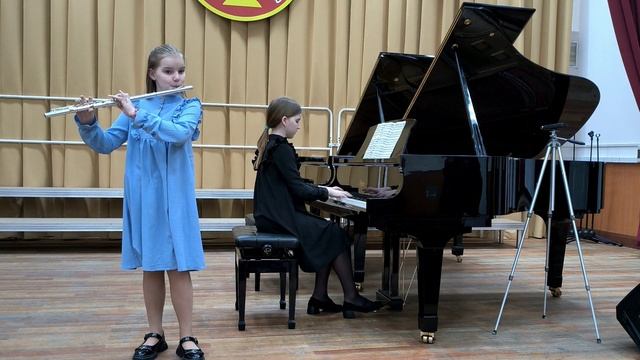 6. В.А. Моцарт - «Аллегретто» из оперы «Волшебная флейта». Исполняет Гусева Мирослав и Гусева Сарра