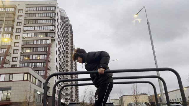 С инвентарём, подготовка. Брусья