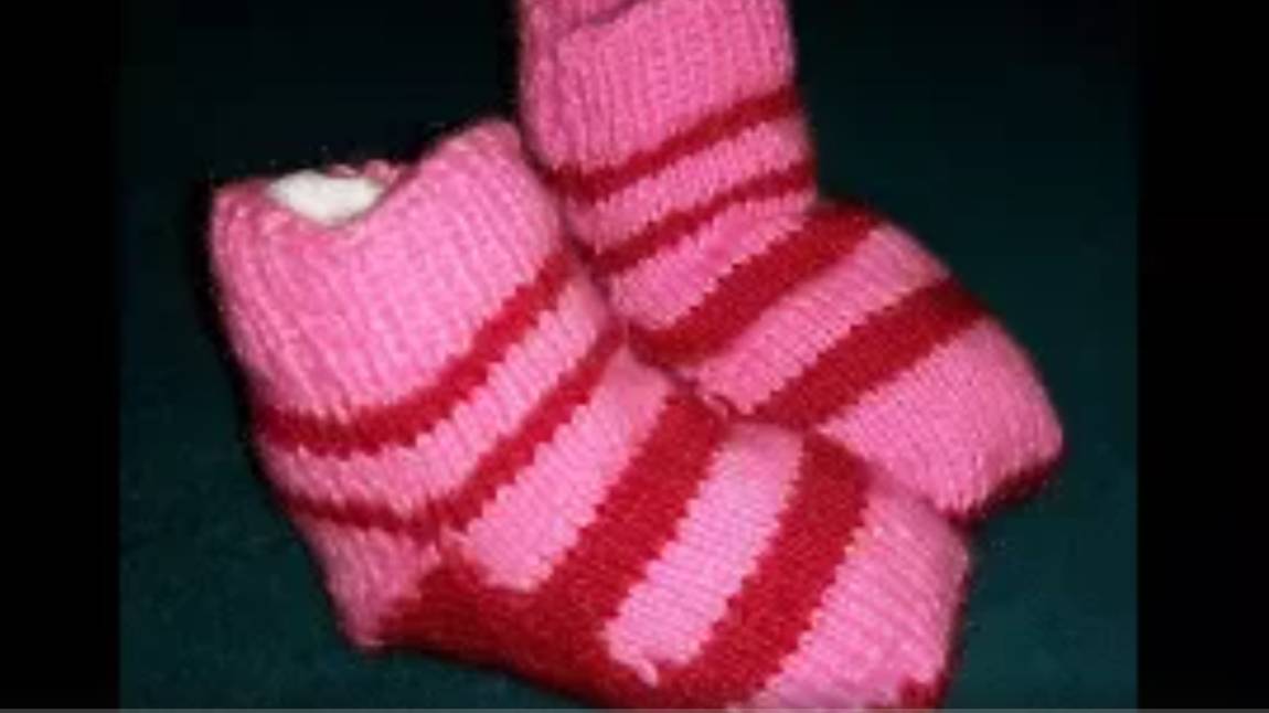 ВЯЗАНИЕ СПИЦАМИ!ПРОСТЕНЬКИЕ ДОМАШНИЕ НОСОЧКИ В ПОЛОСОЧКУ