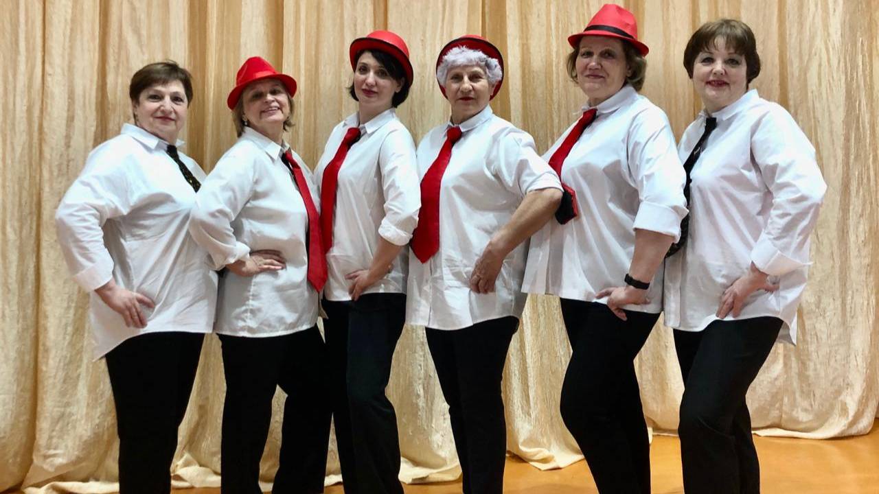 Санаторий Пады 28 03 2024. Открытие смены. Танцуют пенсионерки, а дети повторяют