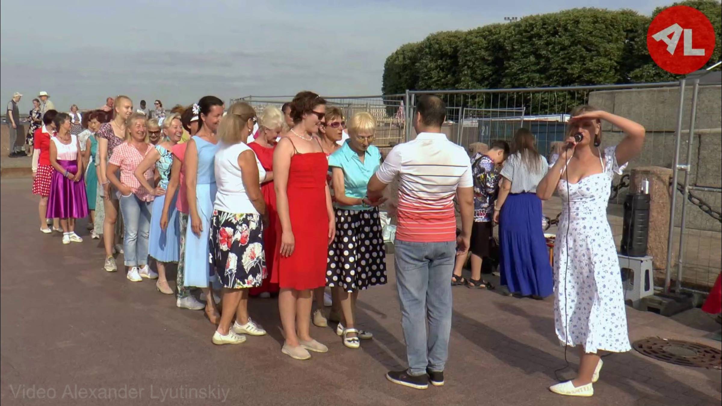 Бальные танцы. Танцуем "Котильон" с яблоком