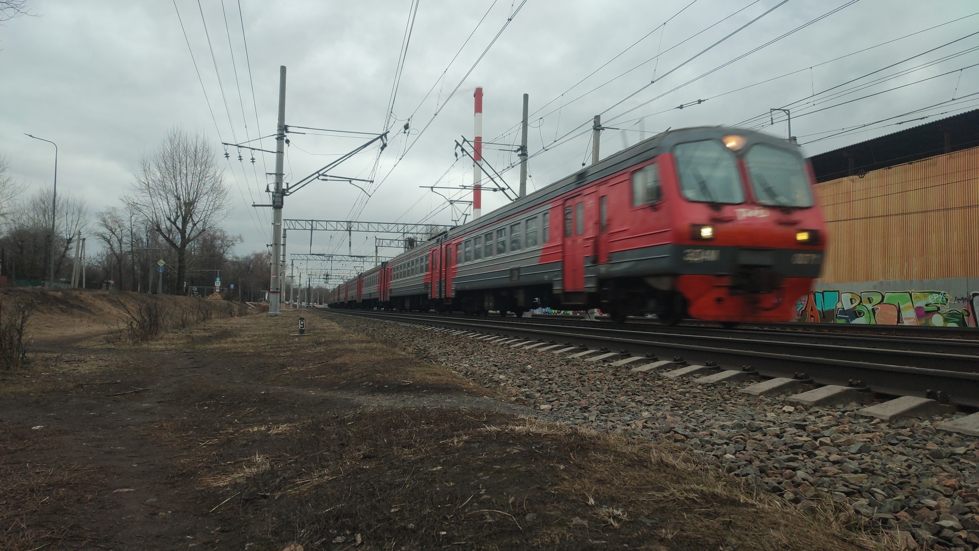 Электропоезд ЭД4М-0071 проследует на станции Косино | Мартовский пасмурный день | 14.03.2025 г.
